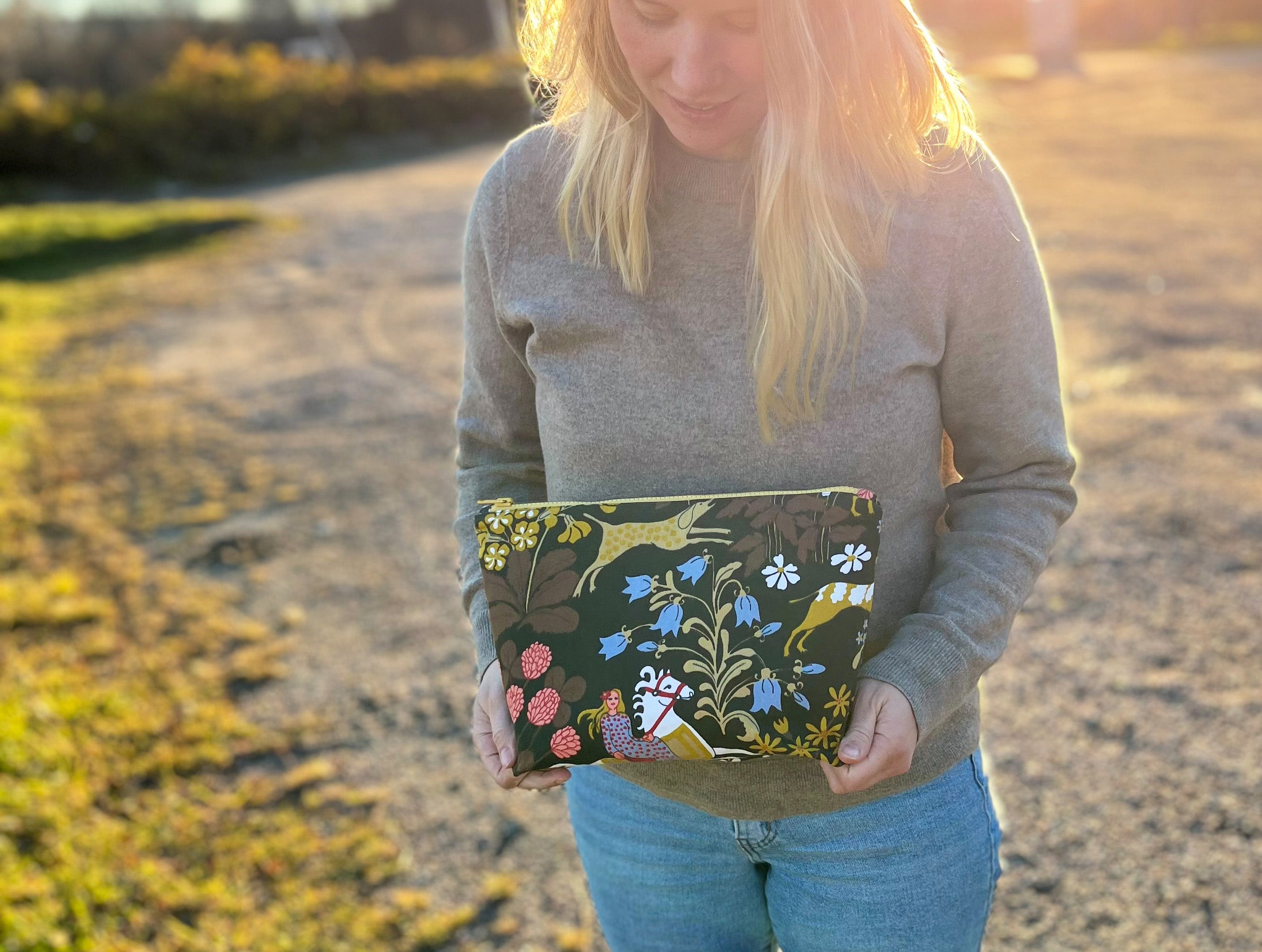 The testers' pictures of the Astrid pouch – Threads by Caroline